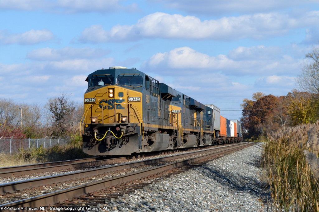CSX 5342 and train Q033